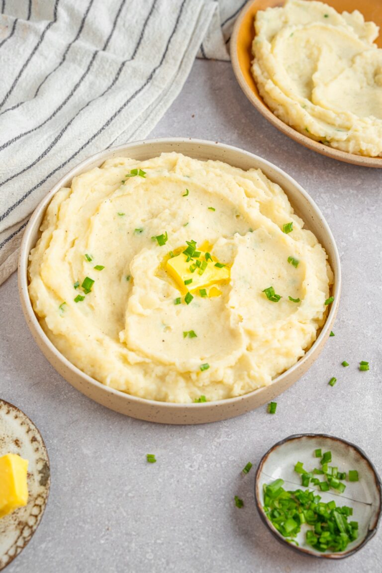 Creamy Sour Cream and Chive Mashed Potatoes
